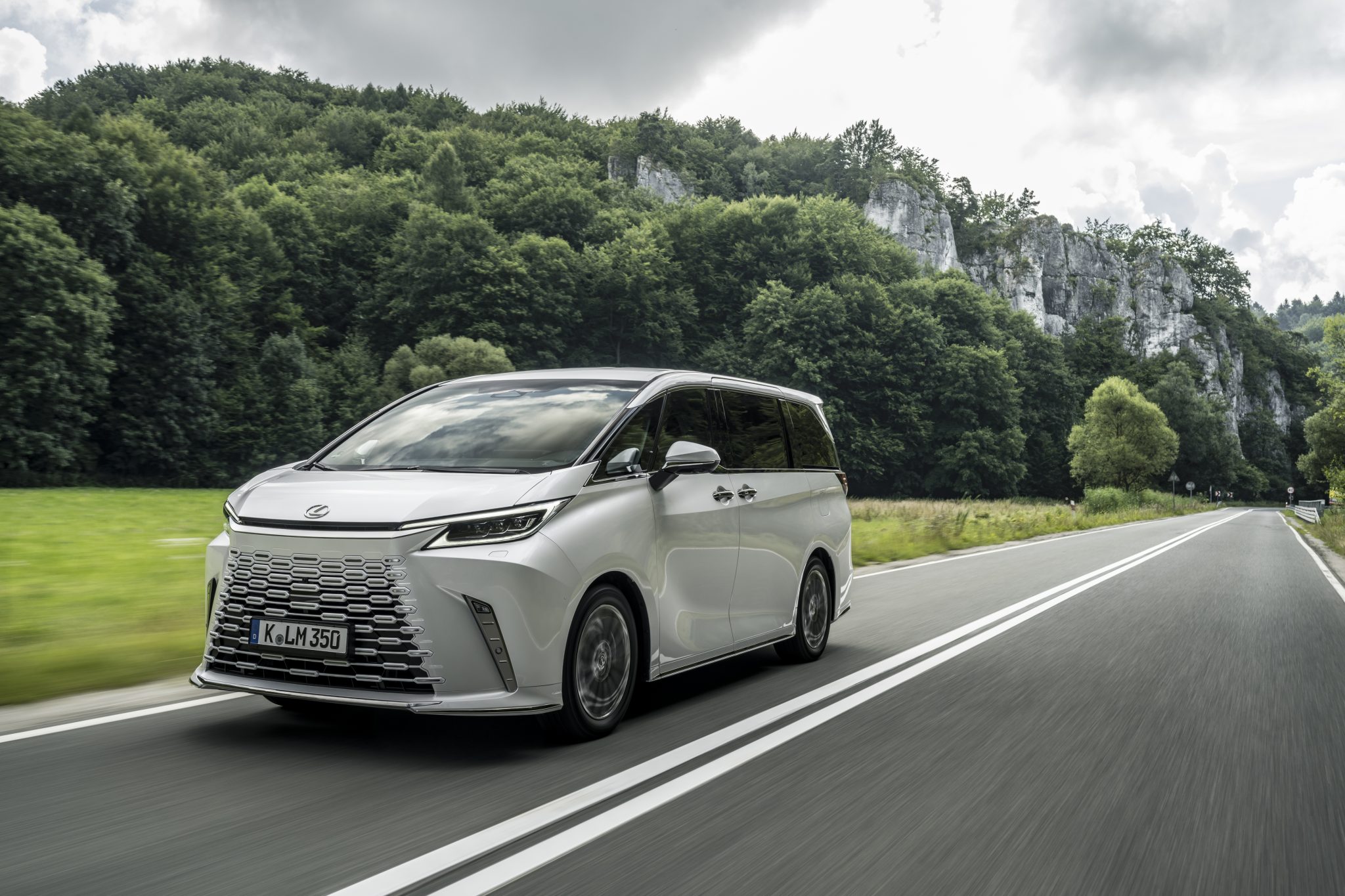 Lexus announces UK model range and prices for the all-new LM luxury ...